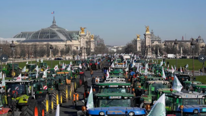 Farm Convoy Of Tractors Hit Paris Streets To Protest Pesticide Ban ...