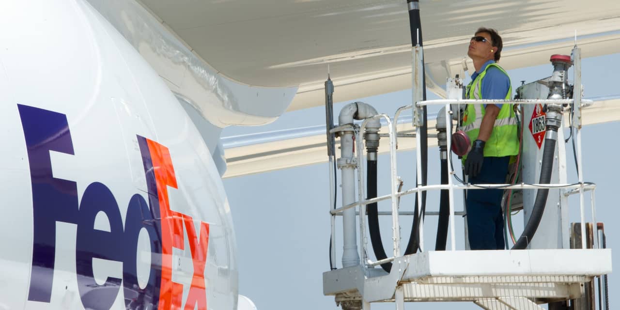 FedEx says holiday rush has been 'relatively similar' to last year, as ...