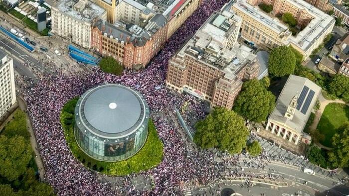 Tommy Robinson 'Unite The Kingdom' Rally Attracts Massive Crowd In ...